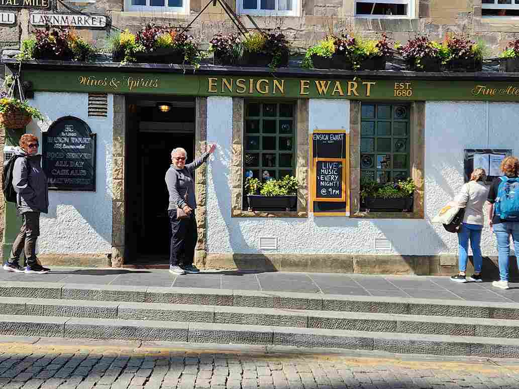 Charming Evenings: 10 Best Pubs with Live Music Edinburgh